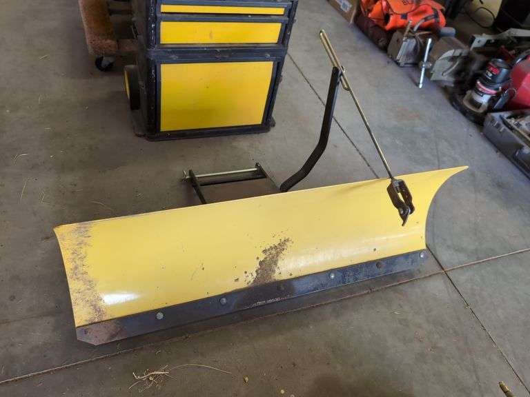 (S) JOHN DEERE 42" PUSH BLADE ATTACHMENT - Isabell Auction