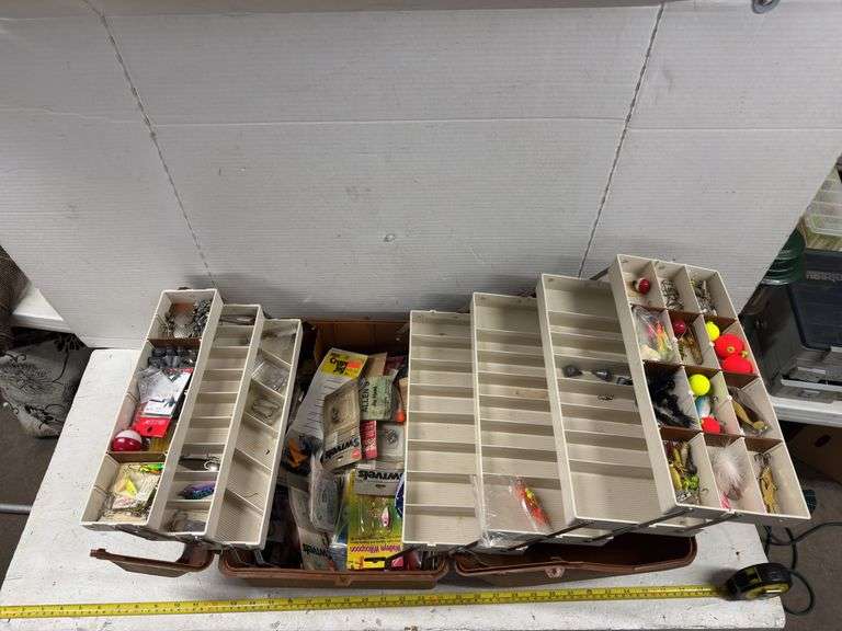 TACKLE BOX WITH ASSORTED TACKLE - Isabell Auction