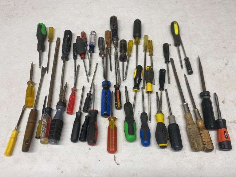 ASSORTED SCREWDRIVERS - Isabell Auction