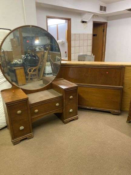 45L” x 66H” x 18D” MIRRORED VANITY FULL SIZE HEADBOARD - Isabell Auction