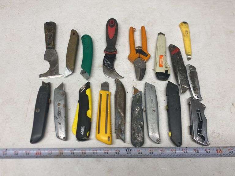 ASSORTED BOX CUTTERS - Isabell Auction