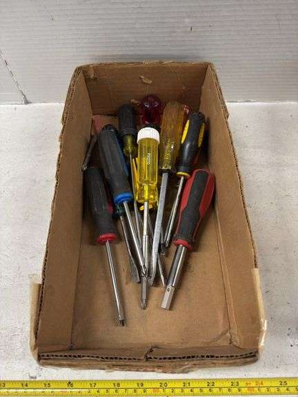 ASSORTED SCREWDRIVERS - Isabell Auction