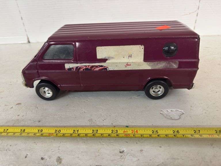 VINTAGE BUBBLE WINDOW CONVERSION VAN - Isabell Auction