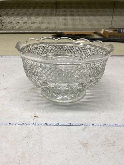 10” CRYSTAL GLASS BOWL - Isabell Auction