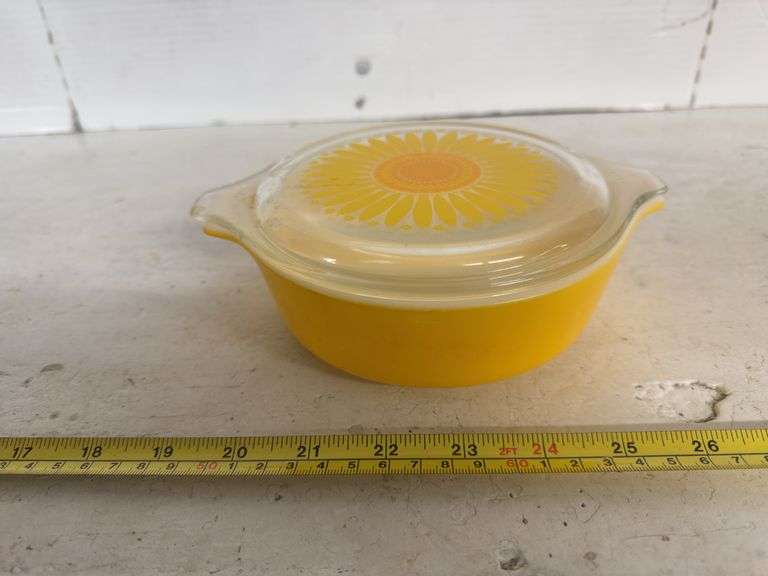 PYREX OVENWARE DISH WITH LID - Isabell Auction