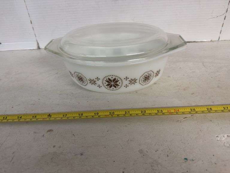 PYREX OVENWARE DISH WITH LID - Isabell Auction