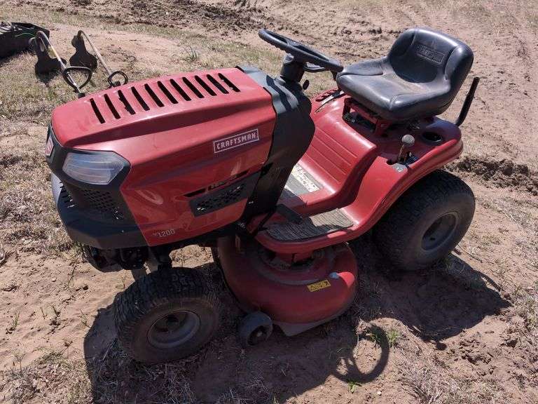 (OUT) CRAFTSMAN T1200 RIDING LAWN TRACTOR WITH 42" MOWER DECK (NON ...