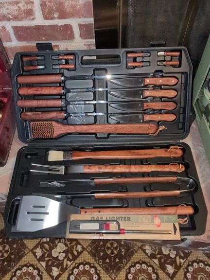 (BASE) CHEFMATE BBQ SET WITH CASE & STRIKER - Isabell Auction