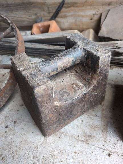 (CP) VINTAGE 50-LB. SCALE WEIGHT - Isabell Auction
