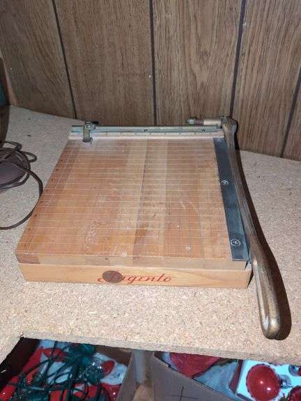(BASE) VINTAGE INGENTO WOODEN PAPER CUTTER - Isabell Auction