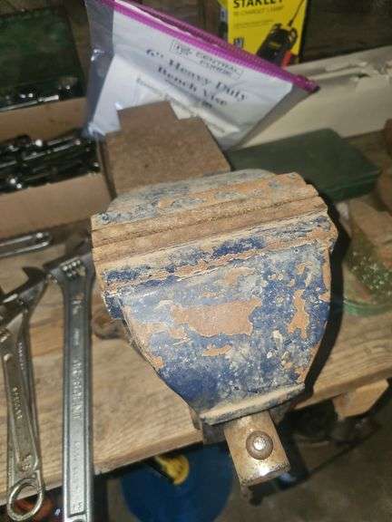 (SHOP) CENTRAL FORCE 6" BENCH VISE - Isabell Auction