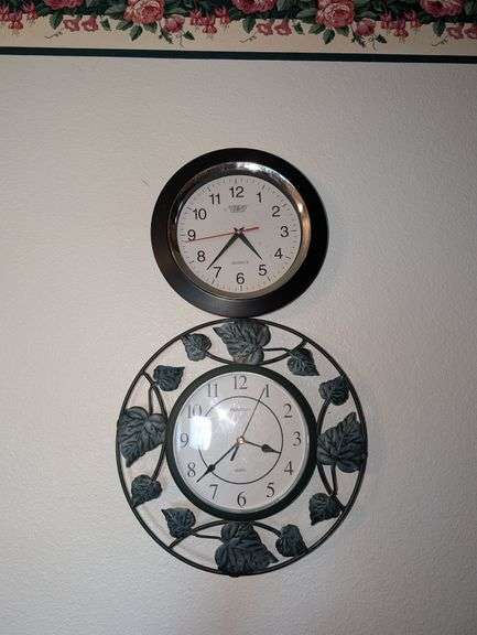 (MR) (2) WALL CLOCKS - Isabell Auction