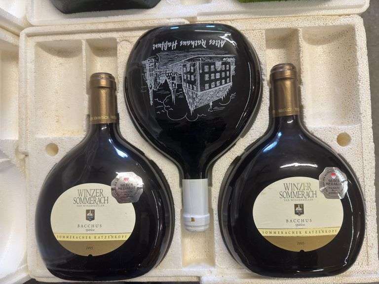 3-PC GERMAN COLLECTOR BOTTLES - Isabell Auction