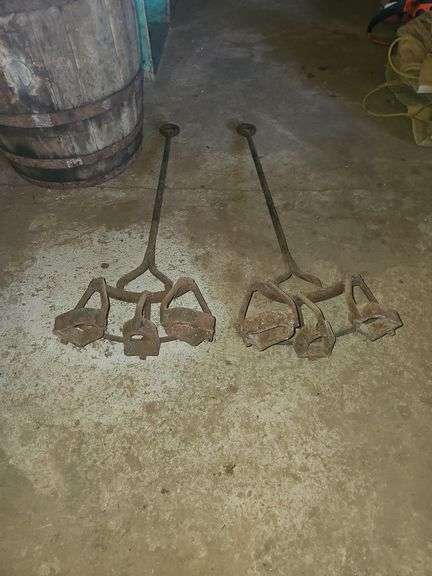 (SHOP) PAIR OF 3 BELL RANCH BRANDING IRONS - Isabell Auction