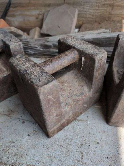(CP) VINTAGE 50-LB. SCALE WEIGHT - Isabell Auction