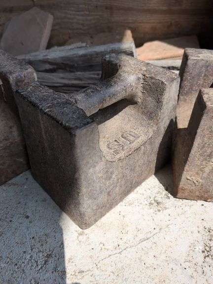 (CP) VINTAGE 50-LB. SCALE WEIGHT - Isabell Auction