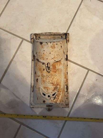 (ER) VINTAGE CAST IRON POST BOX - Isabell Auction