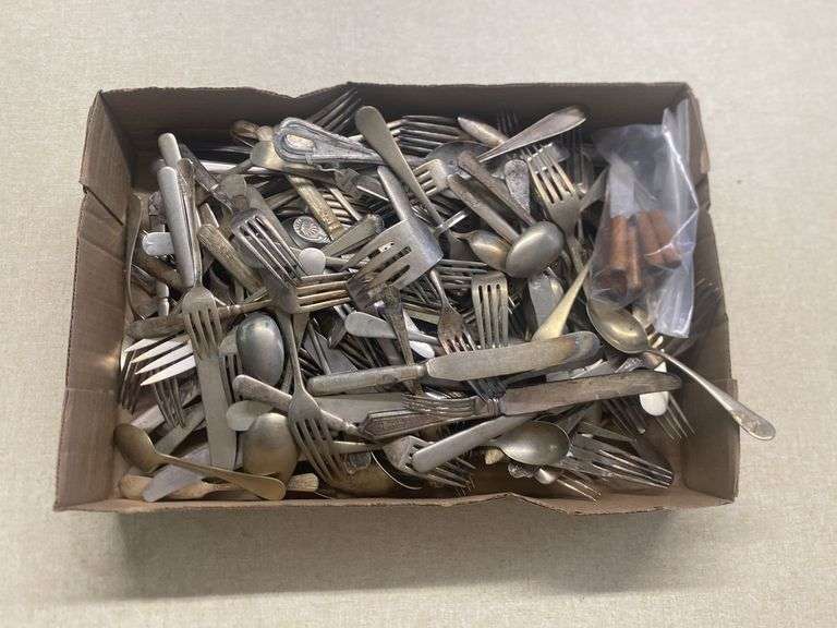 ASSORTED FLATWARE - Isabell Auction