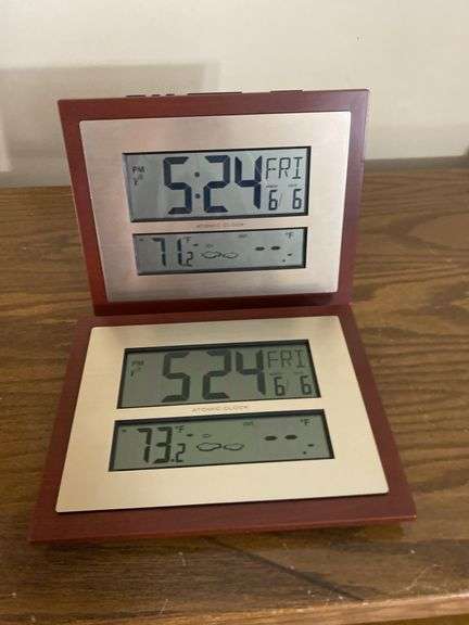 (LR) (2) ATOMIC CLOCKS - Isabell Auction
