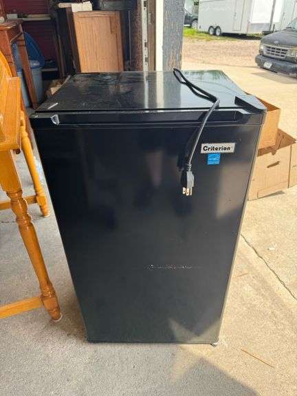 CRITERION MINI FRIDGE - Isabell Auction