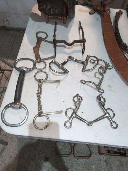 (BARN) LOT OF ASST'D BITS - Isabell Auction