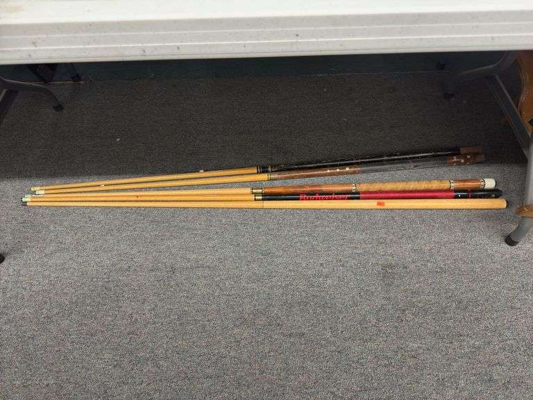 ASSORTED POOL CUES - Isabell Auction