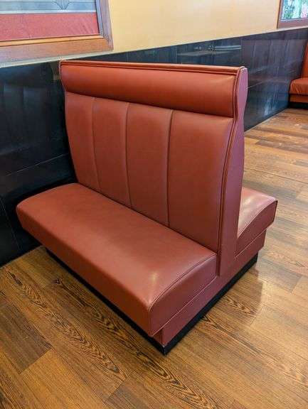 COMM. VINYL DOUBLE SIDED BOOTH (42" X 48½" X 47½" TALL) - Isabell Auction