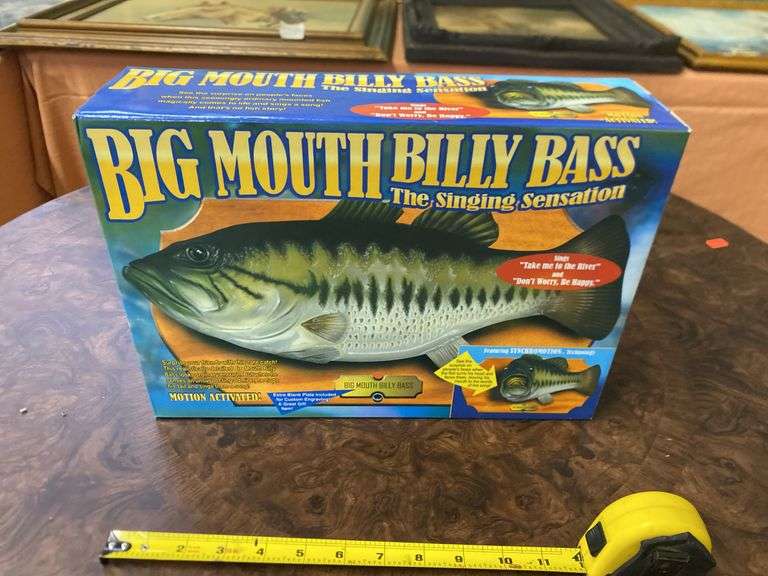 BIG MOUTH BILLY BASS WALL HANGING - Isabell Auction