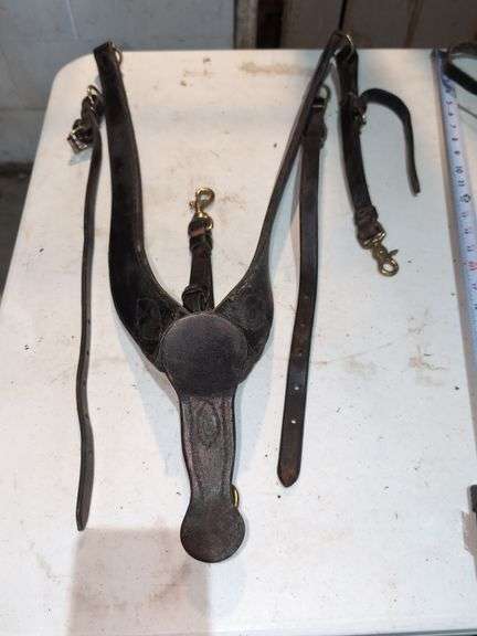 (BARN) VINTAGE LEATHER BREAST COLLAR - Isabell Auction