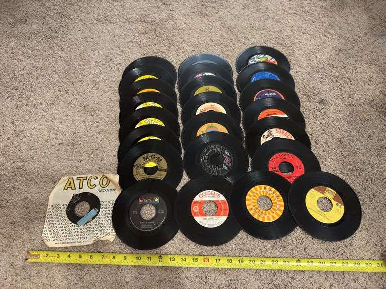 (LB) LOT OF ASSORTED 45 RECORDS INCLUDING THE BEATLES, STEPPENWOLF, THE ...