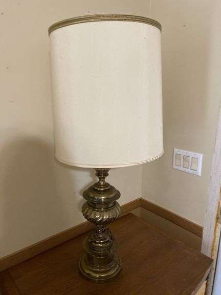 (LR) 36” TABLE LAMP WITH SHADE - Isabell Auction