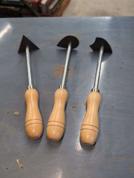 (EG) 3-PC. SHAVE HOOKS - Isabell Auction