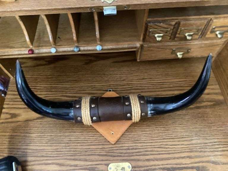 (LR) COW HORN MOUNT - Isabell Auction