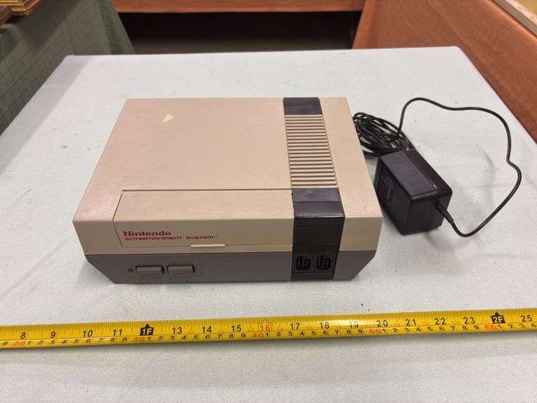 VINTAGE NINTENDO ENTERTAINMENT SYSTEM - Isabell Auction