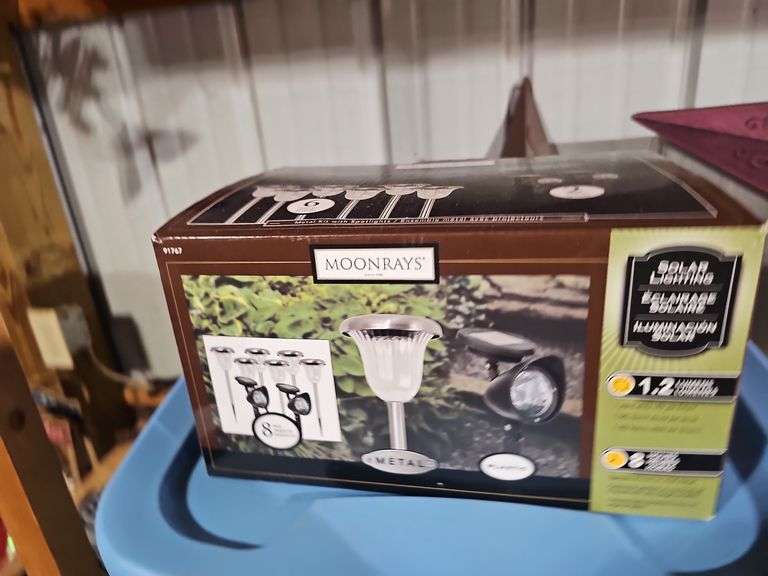 (BG) 8 PC SOLAR LIGHT SET - Isabell Auction