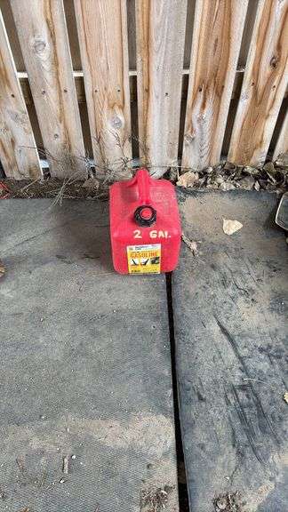 (SCP) 2-GALLON GAS CAN (FULL) - Isabell Auction