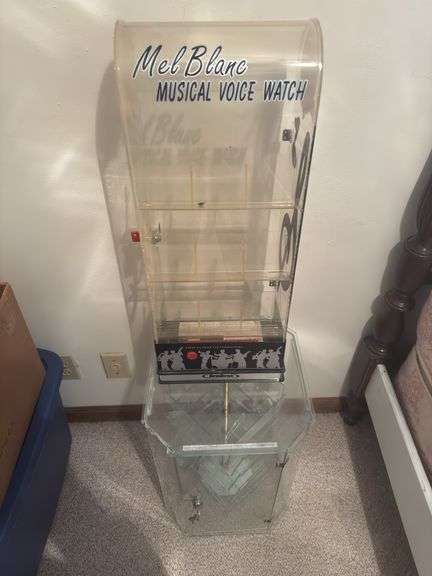 (RB) (2) ACRYLIC COUNTERTOP DISPLAY CASES - Isabell Auction