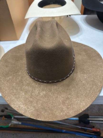 (LB) RESISTOL HAT SIZE 7 1/2 - Isabell Auction
