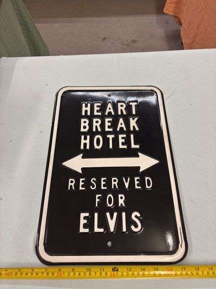 11” X 17” METAL HEARTBREAK HOTEL SIGN - Isabell Auction