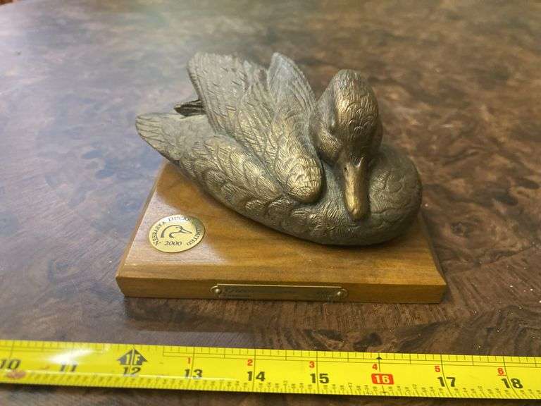 NEBRASKA DUCKS UNLIMITED SIGNED DUCK FIGURINE - Isabell Auction