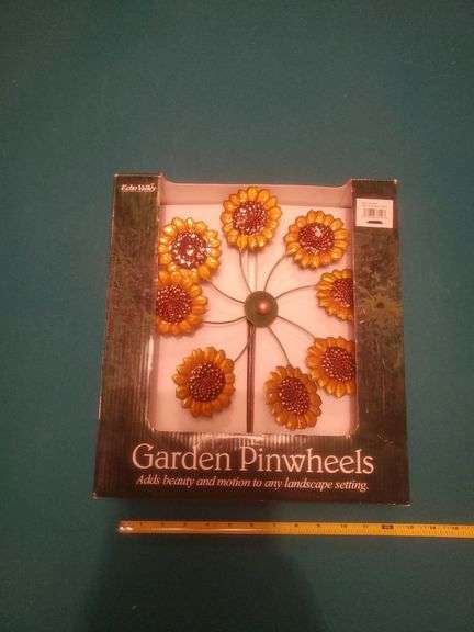(ER) SUNFLOWER GARDEN PINWHEEL METAL DECOR - Isabell Auction
