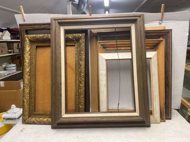 ASSORTED WOOD FRAMES - Isabell Auction
