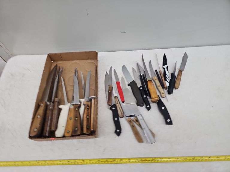 ASSORTED KNIVES - Isabell Auction