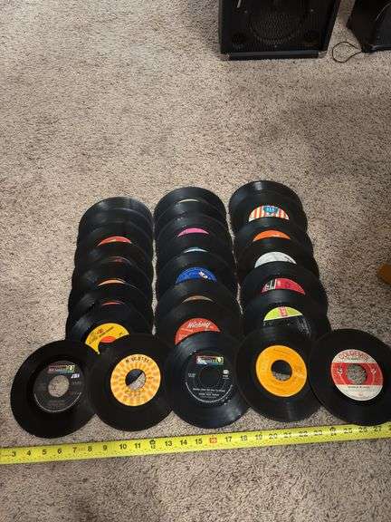 (LB) LOT OF ASSORTED 45 RECORDS INCLUDING THE MONKEES, ELVIS, R. NEWMAN ...