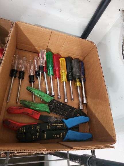 (G) ASSORTED NUT DRIVERS & WIRE STRIPPERS - Isabell Auction