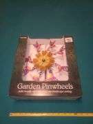 (ER) HUMMING BIRD FLORAL PINWHEEL METAL DECOR - Isabell Auction