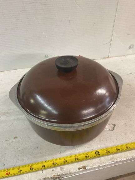 CLUB 10” POT W/ LID - Isabell Auction