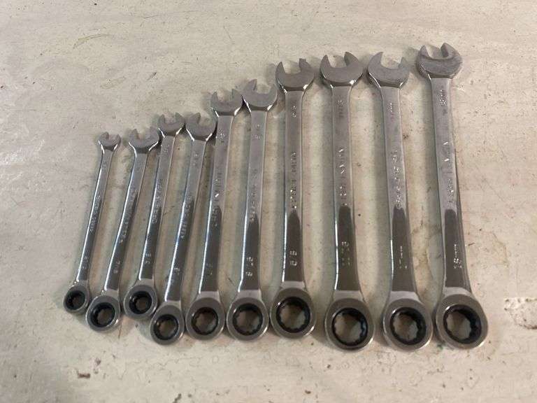 ASSORTED CRAFTSMAN WRENCHES - Isabell Auction