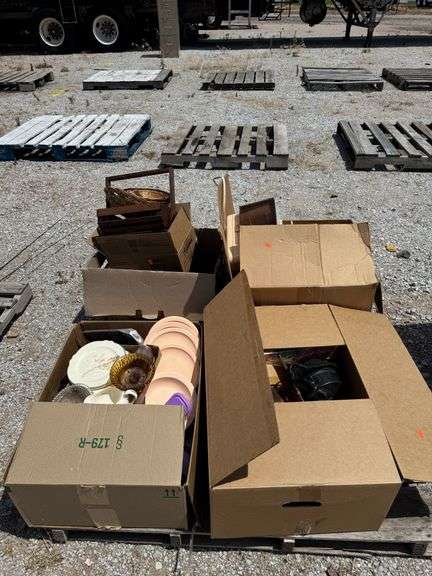 (O) PASTA MACHINE, KITCHEN CLUTTER, HOT POT, BASKETS, PLATES, ETC ...