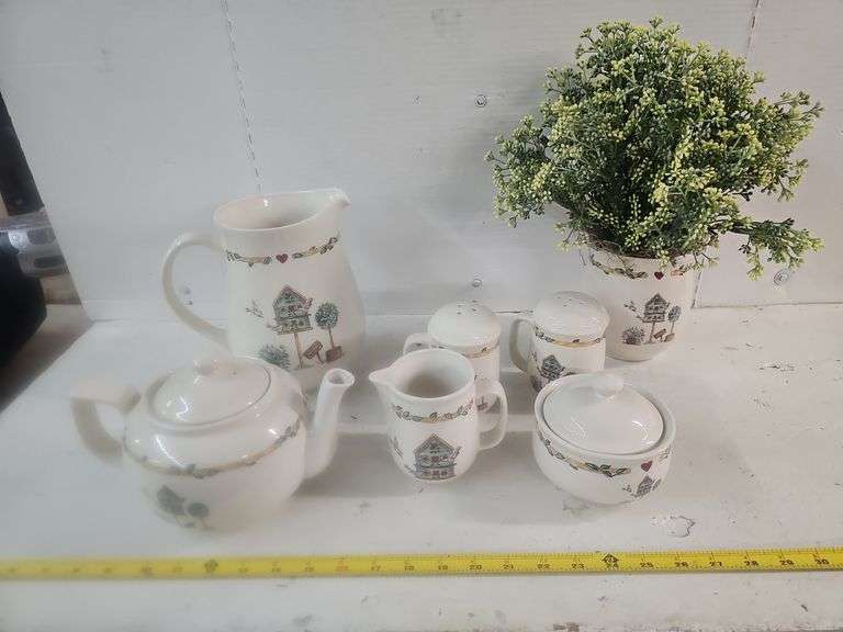 THOMPSON POTTERY TEA/PUTCHER SET - Isabell Auction